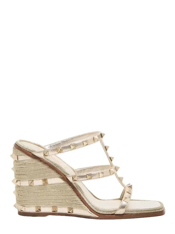 Valentino Garavani Rockstud Wedge Sandal - Platinum