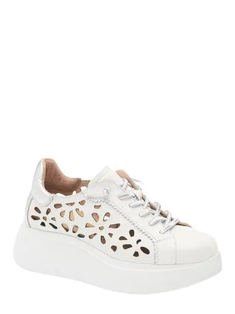 WONDERS Perforated Leather Platform Sneakers - Off White/ Plata