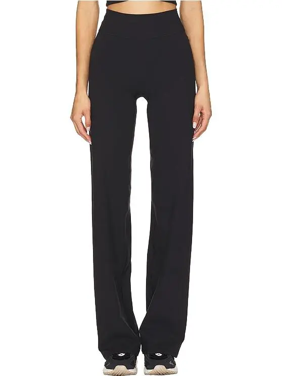 437 The Essentials Pant - Black