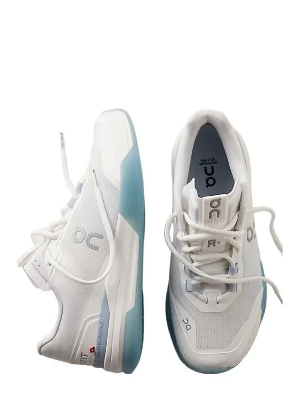 On Roger Advantage Pro Sneakers - White/chambray