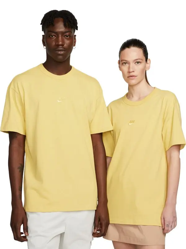 Nike Sportswear Premium Essentials T-shirt - Yellow