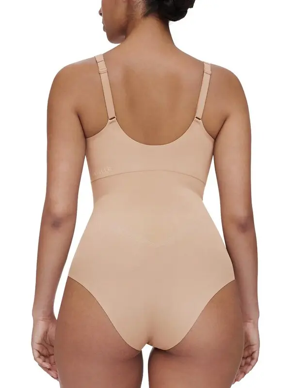 Chantelle Smooth Comfort Sculpting Bodysuit - Clay Nude