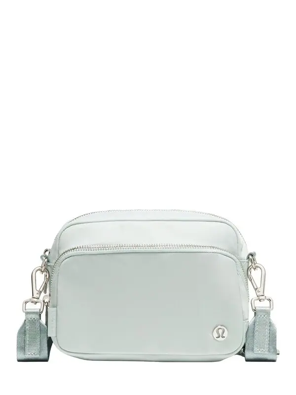 Lululemon Everywhere Crossbody Bag 2l - Pelican/silver