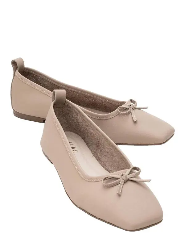 FOREVER & ALWAYS SHOES Sosa Leather Ballet Flats - Beige Leather