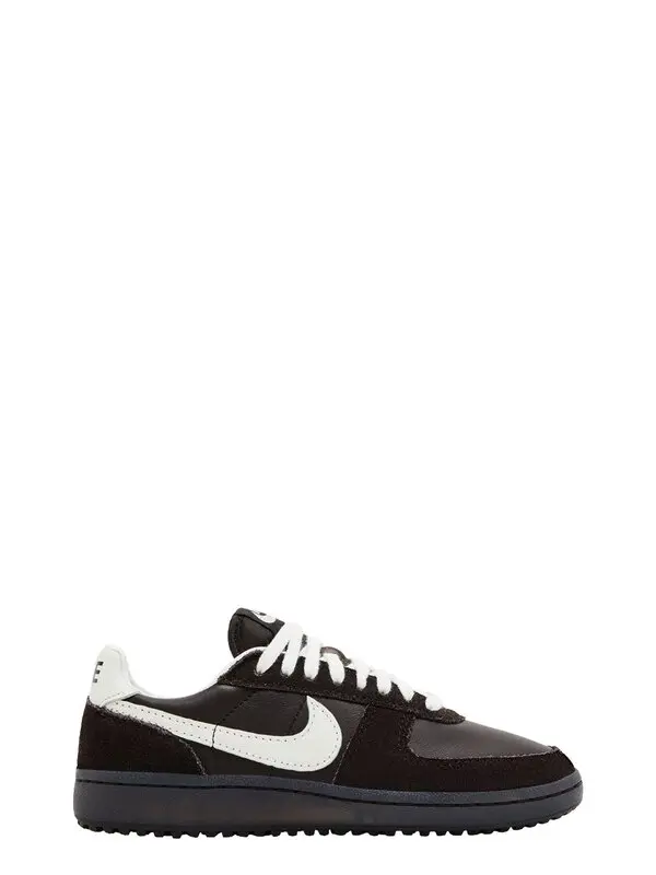 Nike Wmns Field General 82 Sneakers - Brown