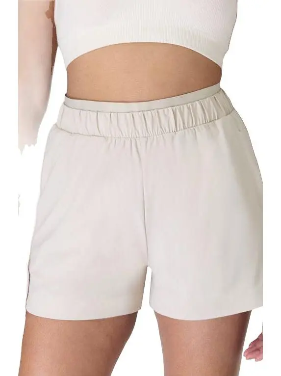 Sweaty Betty Explorer Elevated Shorts - Mineral Beige