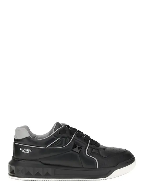 Valentino Garavani Low-top One Stud Sneakers - Black