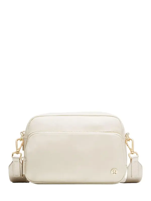 Lululemon Everywhere Crossbody Bag 3l - Light Ivory/gold