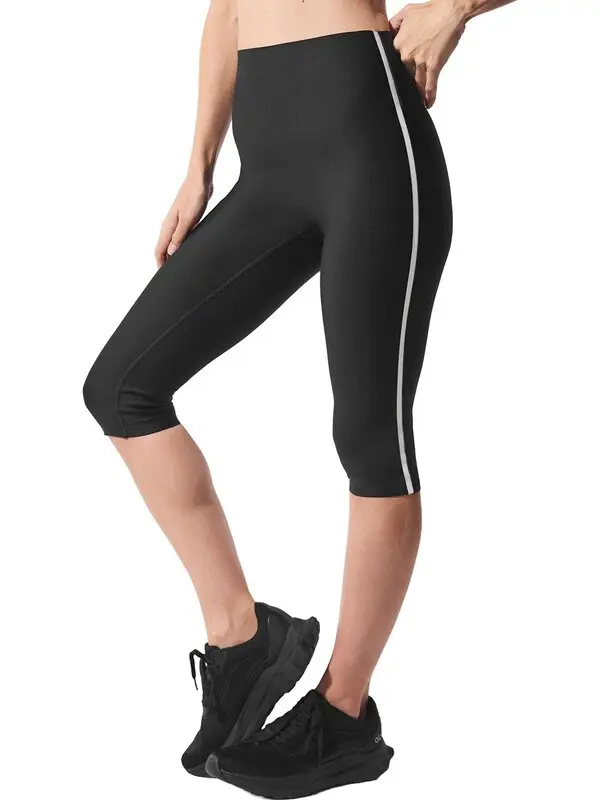 Alo Yoga Airlift High-waist Capri Leggings - Black/white