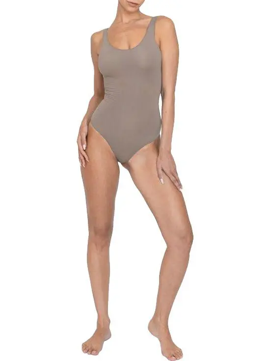 NOODY Ultra-thin Seamless Forming Scoop Neck Bodysuit - Mocca