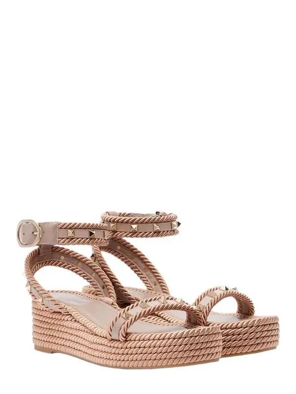 Valentino Garavani Rockstud Platform Sandals - Beige