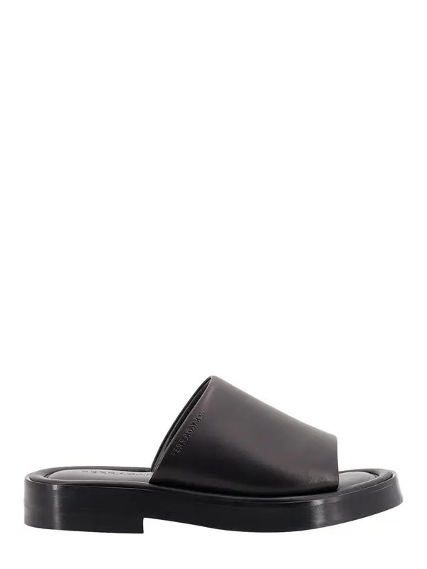 FERRAGAMO Leather Sandals With Embossed Logo - Black
