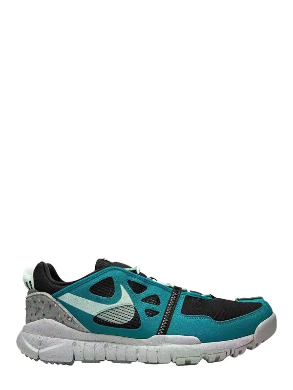 Nike Free Terra Vista Sneakers - Black