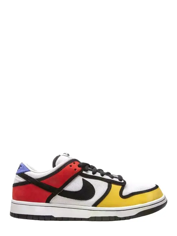 Nike Dunk Low Pro Sb Sneakers - White