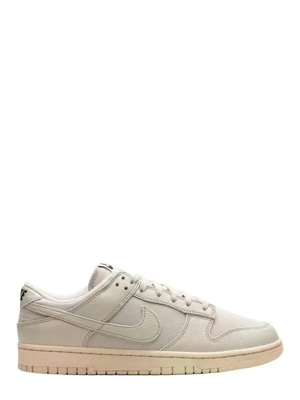 Nike Dunk Low Top Sneakers - Neutrals
