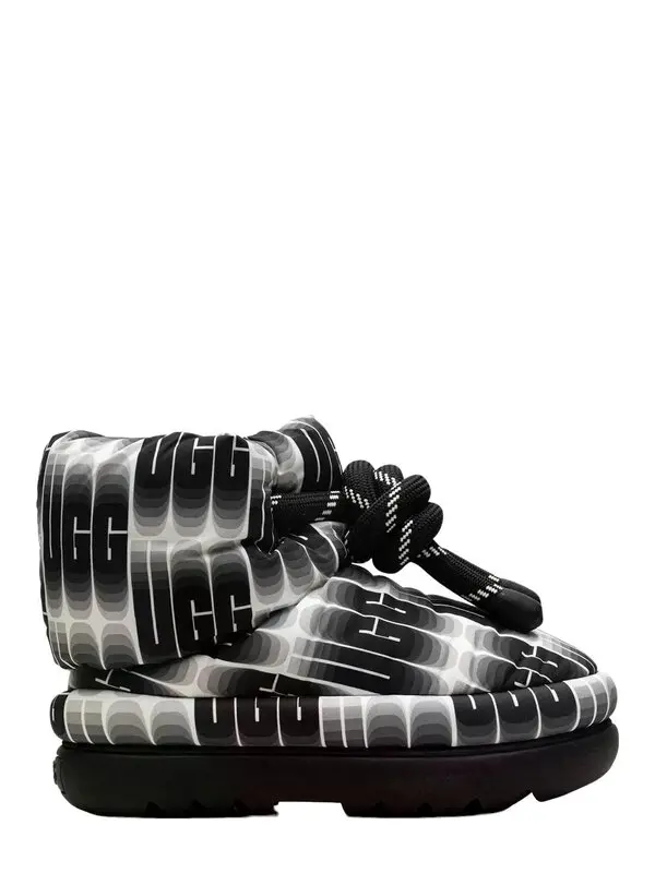 UGG Classic Maxi Wavelength Short Boots - Black