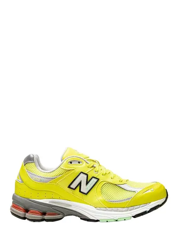 NEW BALANCE 2002r Sneakers - Yellow