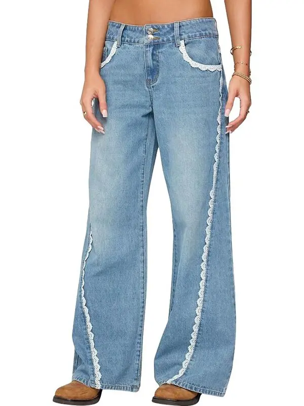 EDIKTED Alisha Lacey Low Rise Jeans - Blue-washed