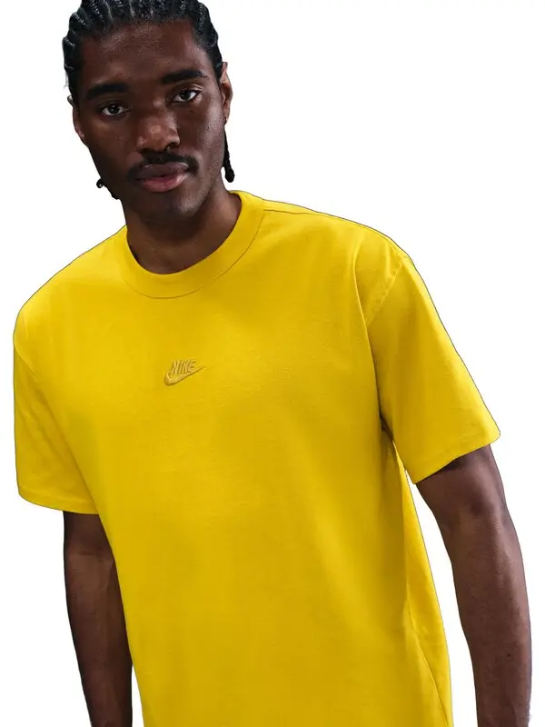 Nike Sportswear Premium Essentials T-shirt - Yellow