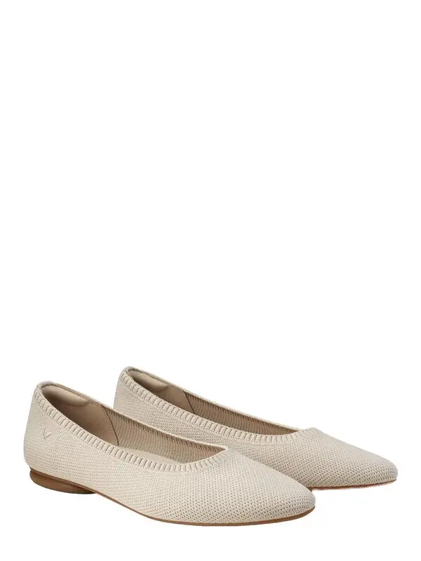 Vivaia Toe Ballet Flats - Almond