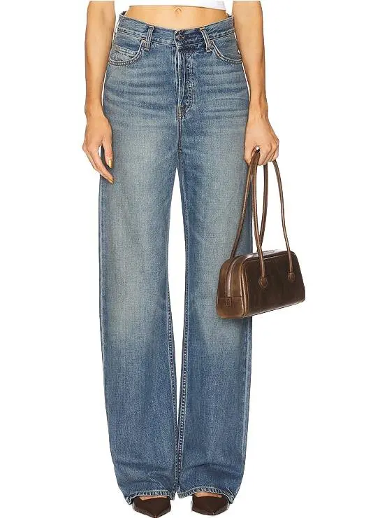 GRLFRND Elliot V Front - Vermont Ave