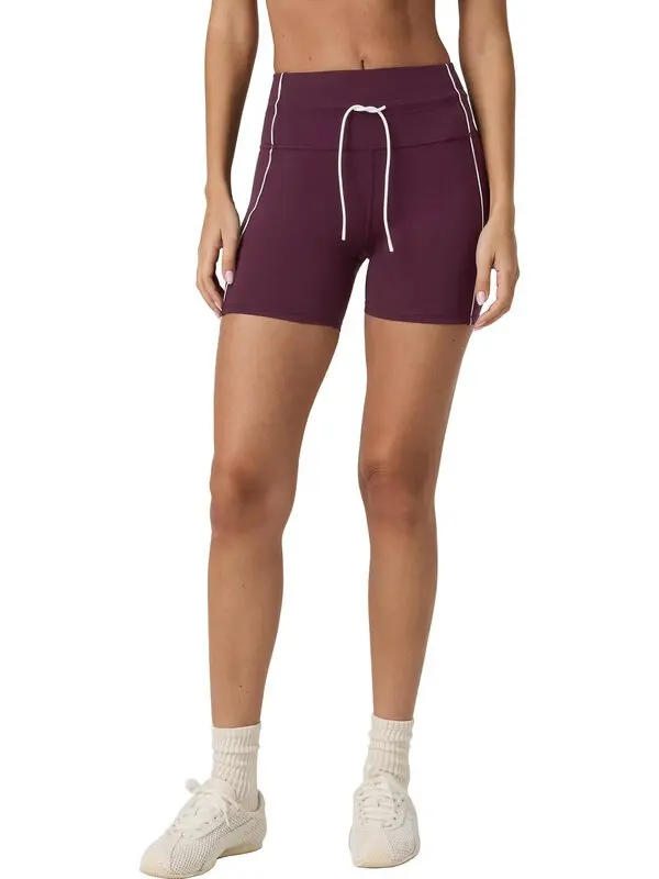 Vuori Daily Piped Shorts - Cerise