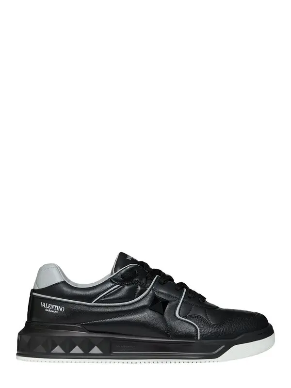 Valentino Garavani One Stud Low-top Sneakers - Black