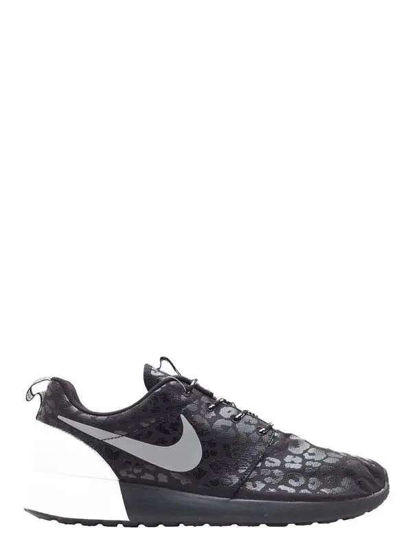 Nike Roshe Run Sneakers - Black