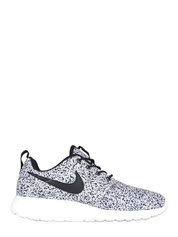 Nike Roshe Run Sneakers - Black