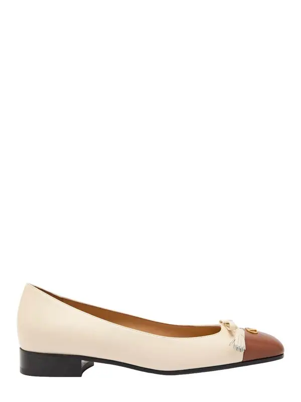 Valentino Garavani Valet Du Roi 20 Leather Pumps - Cream