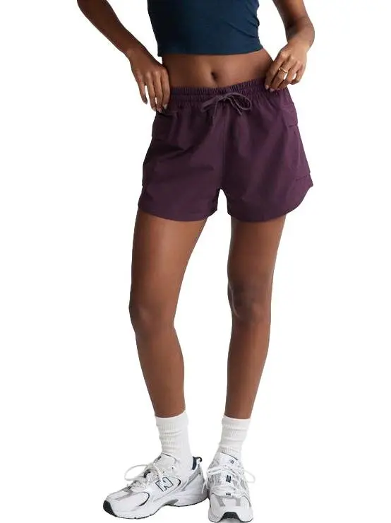 Beyond Yoga Peak 3-inch Cargo Shorts - Brilliant Blackberry