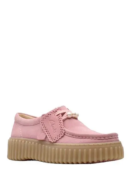 Clarks Torhill Bee Chukka Sneaker - Dusty Rose Suede