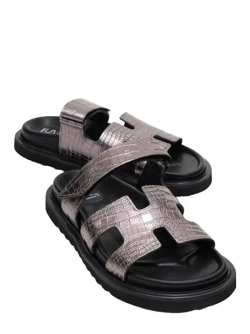 FOREVER & ALWAYS SHOES Loana Leather Slide Sandal - Platinum Leather