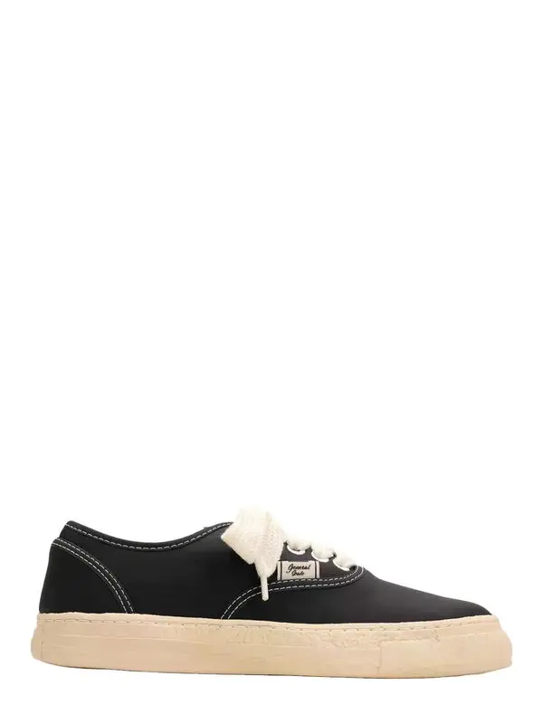 GENERAL SCALE. Kiefer Sneakers - Black
