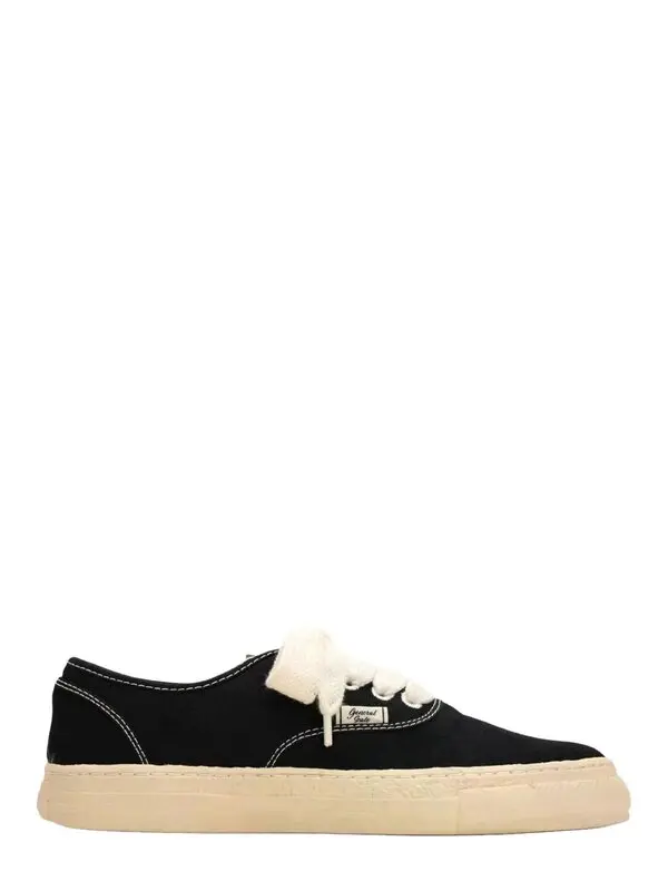 GENERAL SCALE. Kiefer Canvas Sneakers - Black