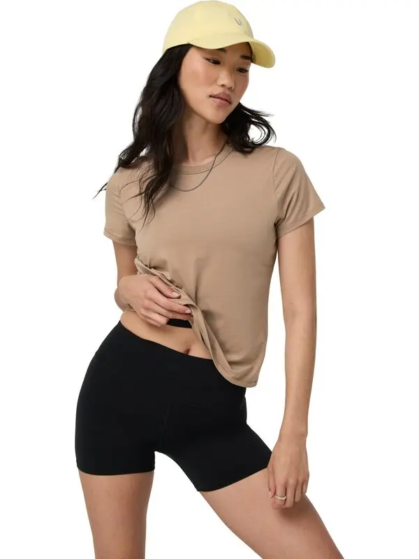 Vuori Feather Classic Short Sleeve T-shirt - Goldenrod