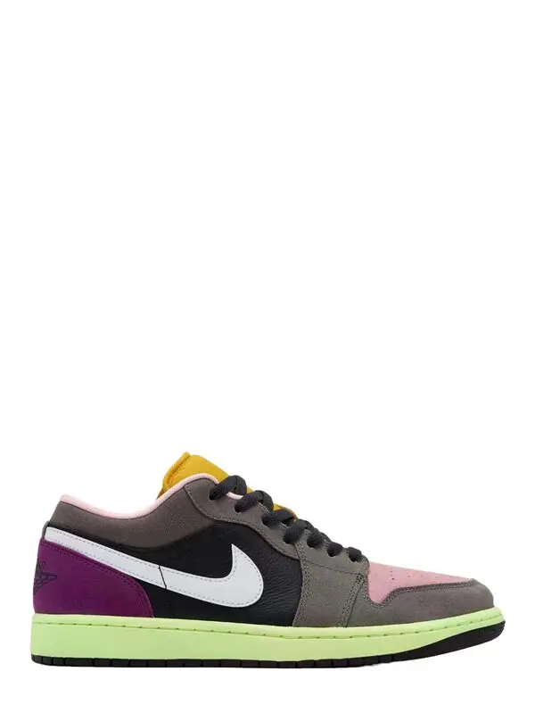Nike Suede Panelled Low Top Sneakers - Pink