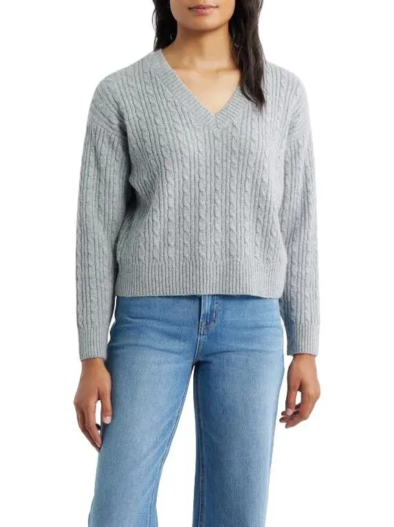 CITY BLUES Cable V-neck Sweater - Gray