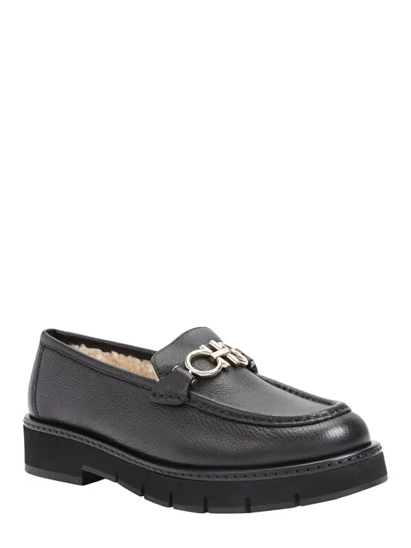 FERRAGAMO Leather Shearling-lined Rolo Lug Loafer - Black