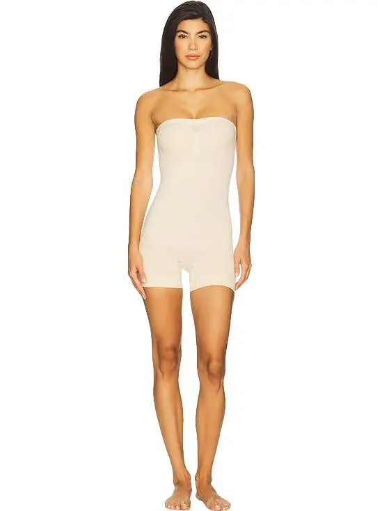 SKIMS Seamless Sculpt Strapless Shortie Bodysuit - Sand