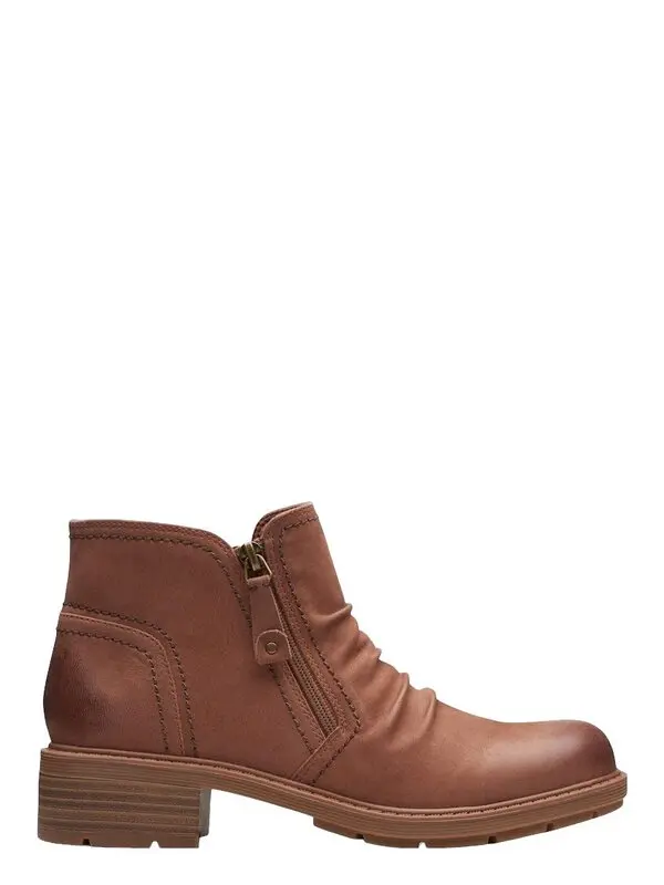 Clarks Hearth Dove Nubuck Boot - Tan