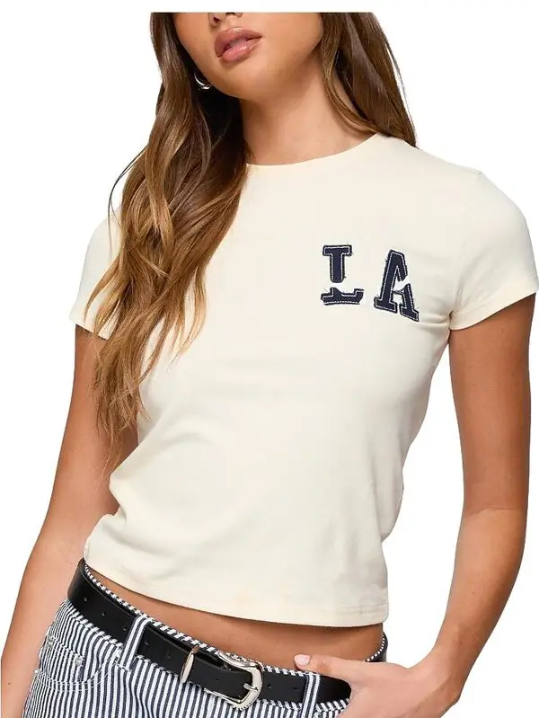 EDIKTED Cali Babe T-shirt - Cream