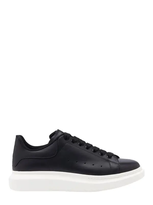 Alexander McQueen Oversized Sneaker With Skull Detail - Black