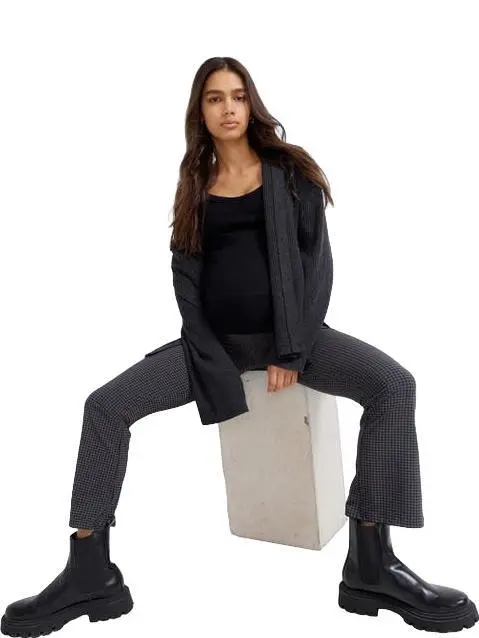 Hatch Collection The Maternity Bodyflex Crop Flare Legging - Grey Houndstooth