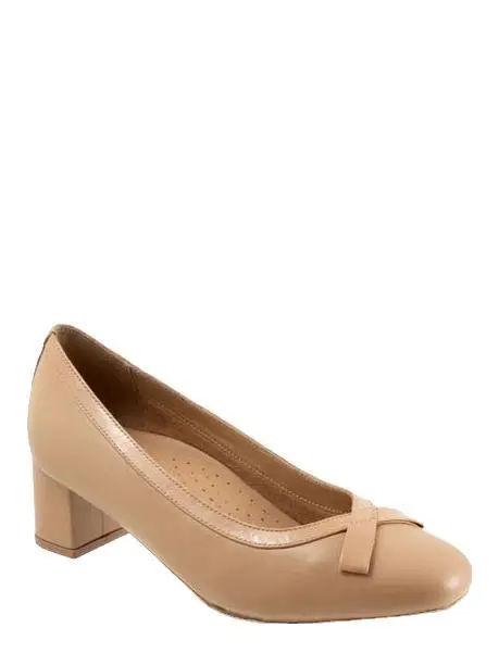 Trotters Devin Leather Pumps - Beige