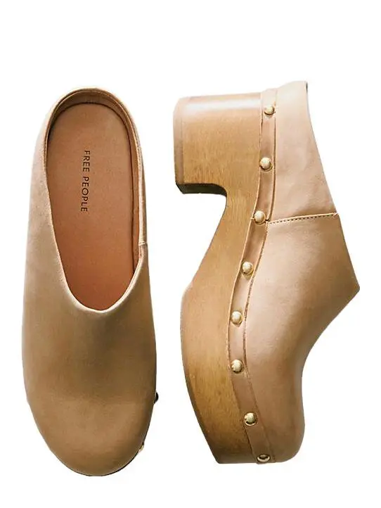 Free People Calli Clogs - Tan