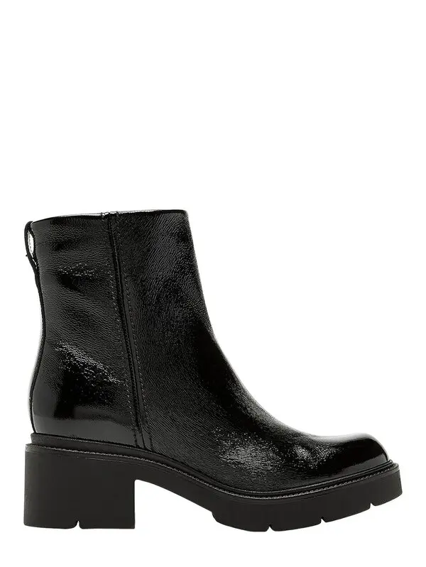 La Canadienne Crinkle Leather Lug-sole Ankle Booties - Black