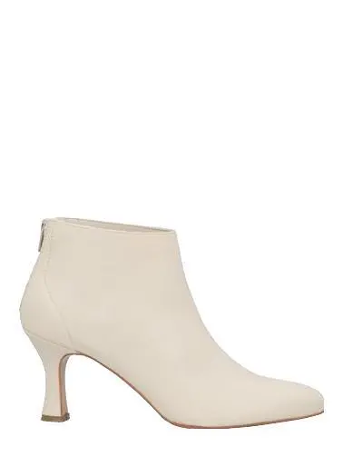 NOA A. Ankle Boots In Leather - Off White