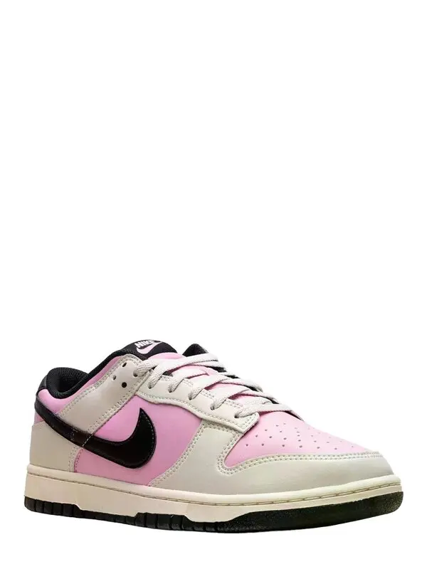 Nike Dunk Low Rise Sneakers - Pink