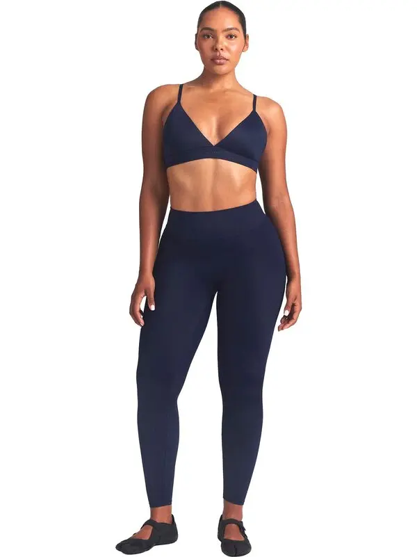 SKIMS Bonded Waist 26" Legging | Blue | | Nike Shine - Navy